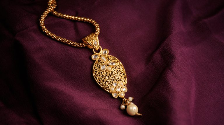 Modern Gold Pendant Designs for Female: Top 10 Trendy Picks